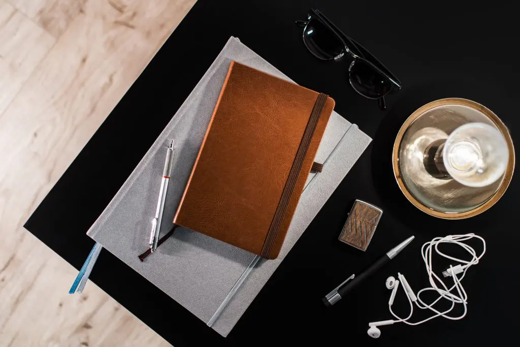 Notebook made of stone - temporary trend or tree free future? - Roca ...